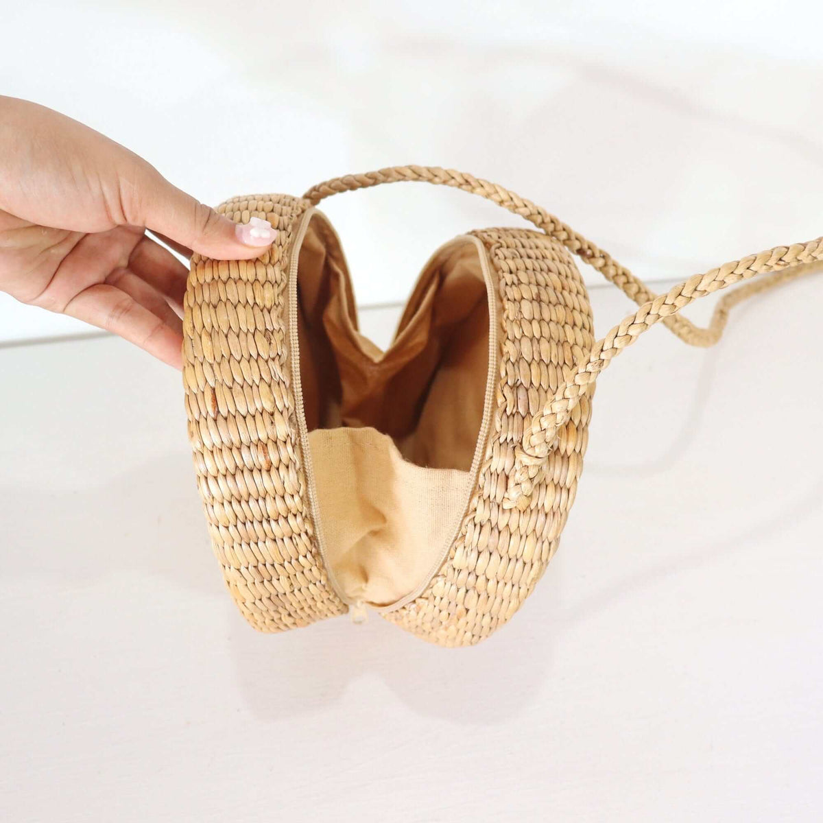 ATCHA RA PRON - Cross Body Round Straw Bag - THAIHOMESHOP