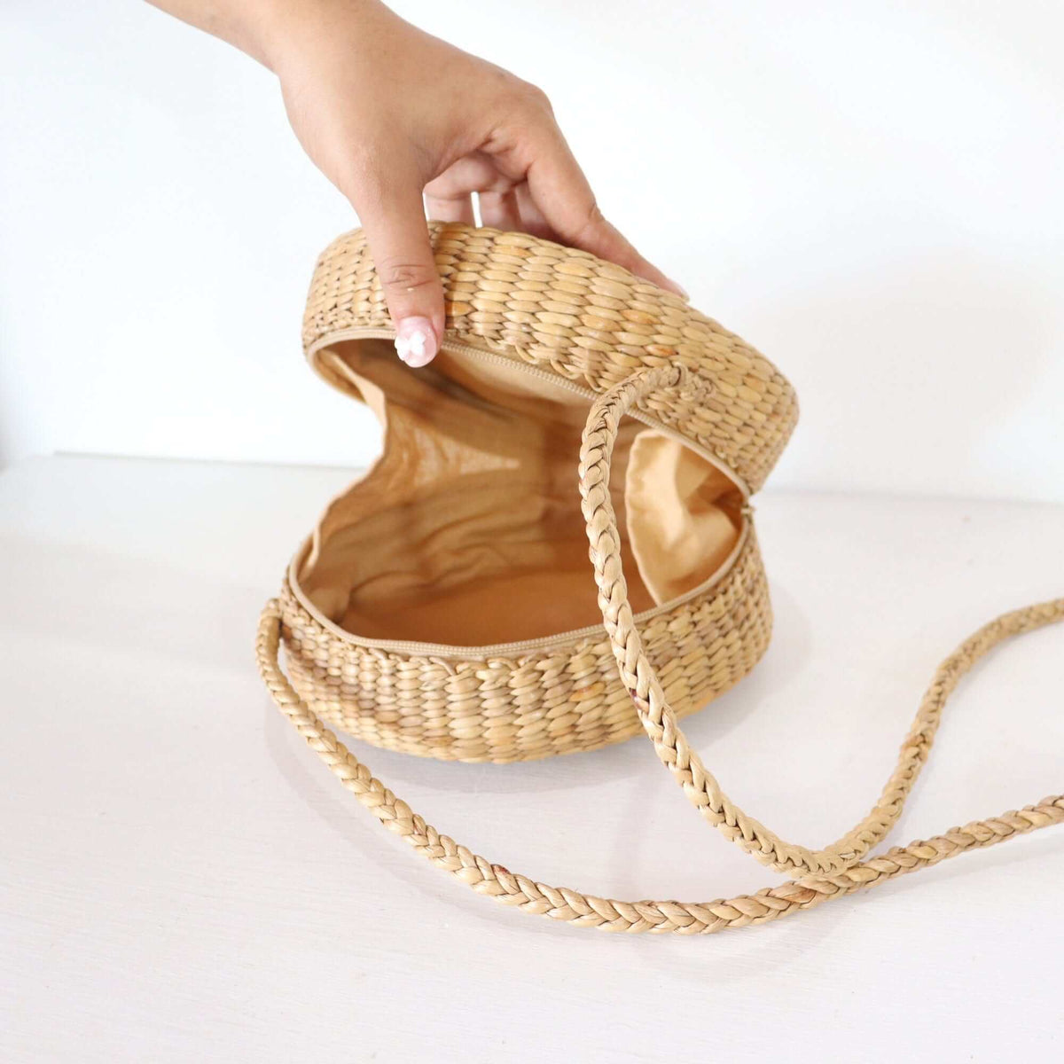 ATCHA RA PRON - Cross Body Round Straw Bag - THAIHOMESHOP
