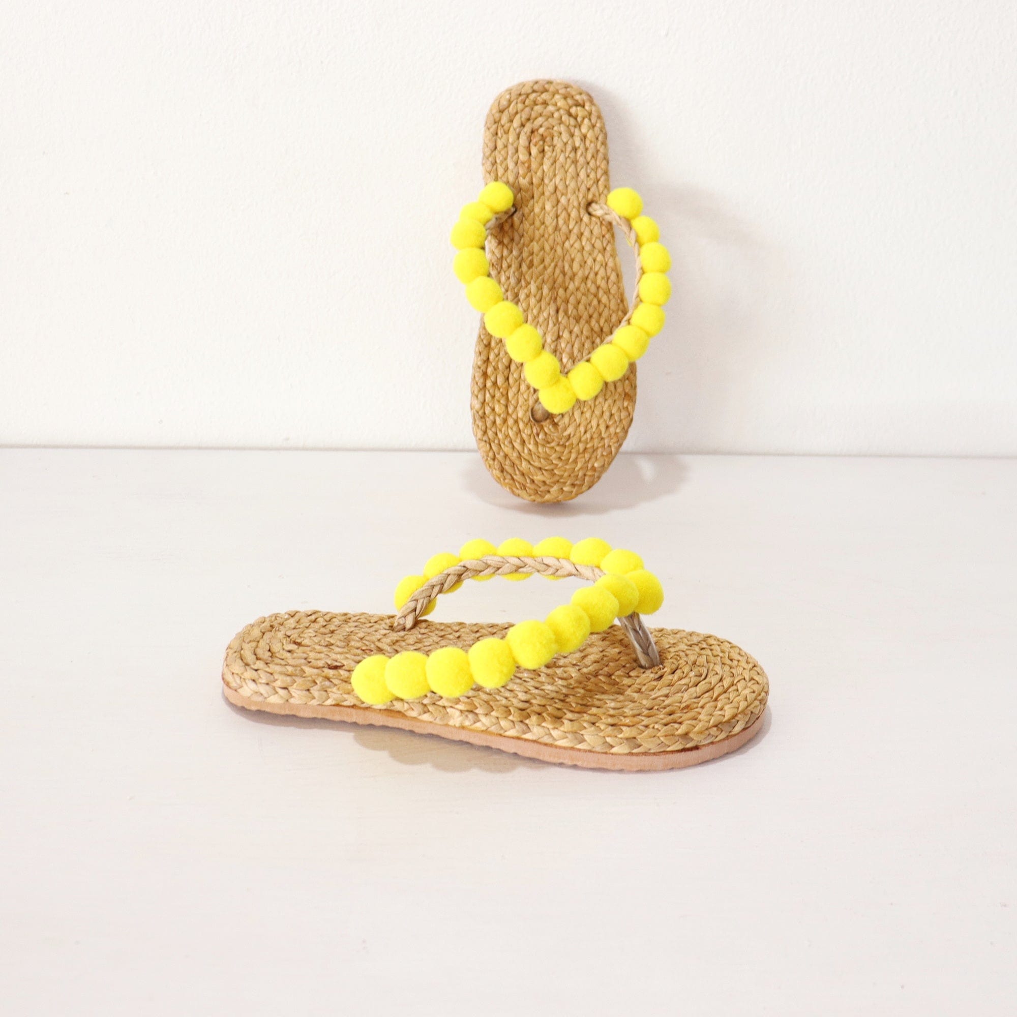 PI CHA MON - Straw shoe